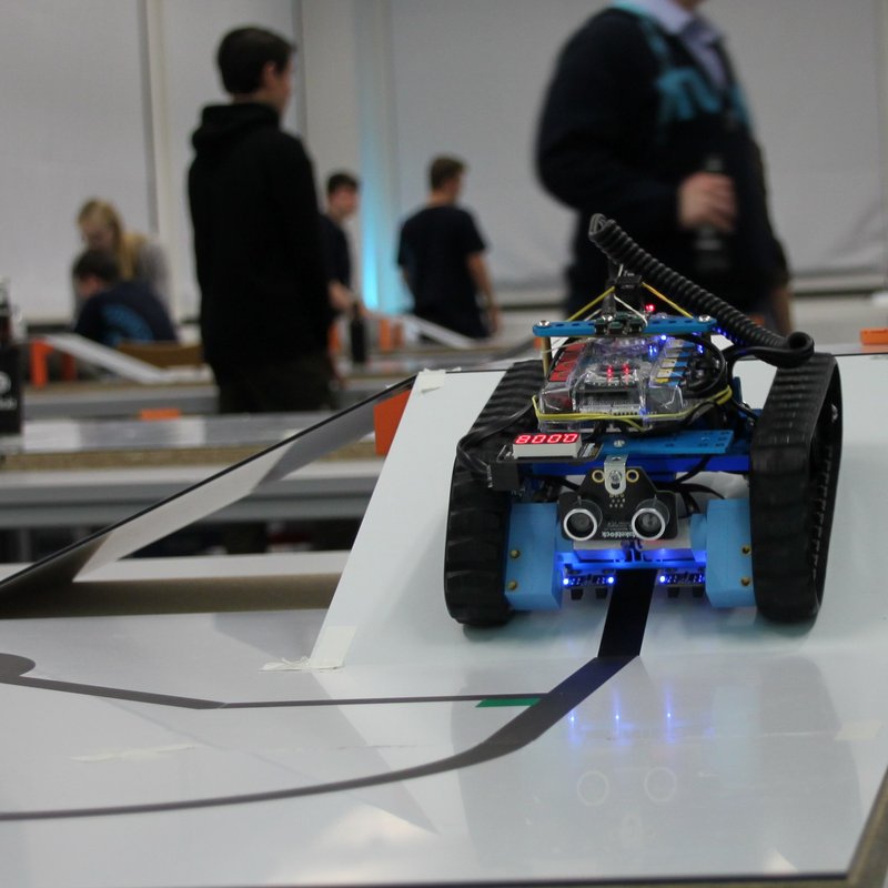 Press Release: Bergungsmissionen und tanzende Roboter